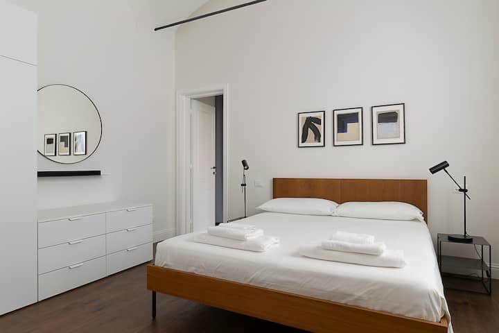 Stylish Apartment In The Heart Of Bologna - Болонья