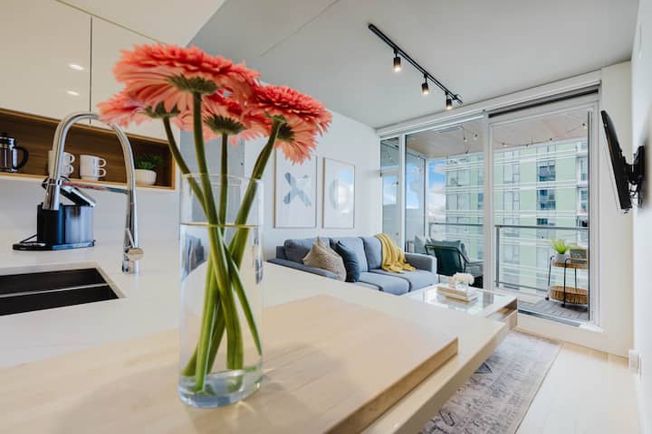 Edgy Dt Urban Living At 989/w Parking/pet +90 - カナダ ビクトリア