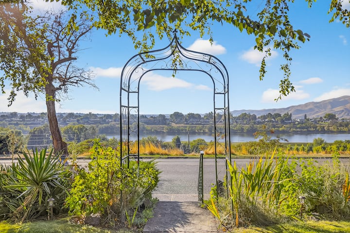 Historic River View Haven - Views & Charm! - Lewiston