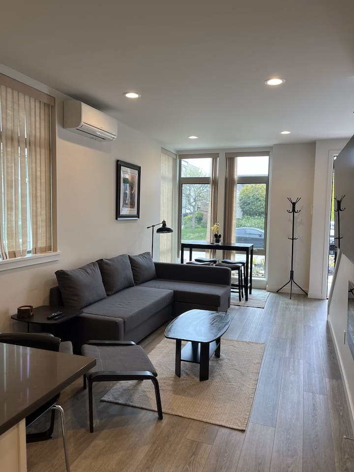 Olympic View - New Townhome - Easy Access - Saint Edward State Park, Kenmore