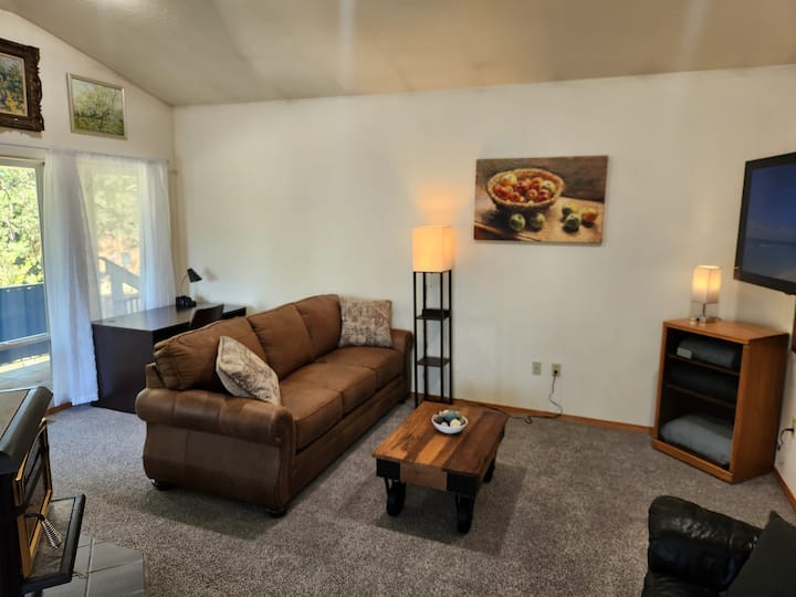 Balcony Apt, 3 Queen Beds, Full Kitchen, Full Bath - Coeur d'Alene, ID