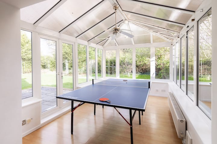 Ping-pong Paradise - Crawley
