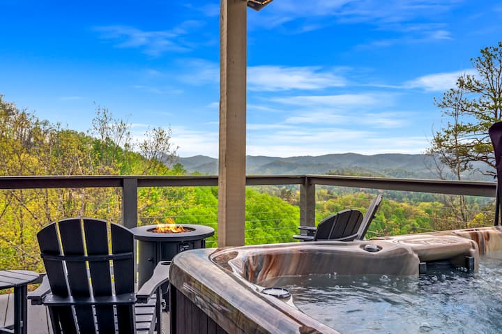 Epic Views • Luxe Retreat • Hot Tub & Theater - Townsend, TN