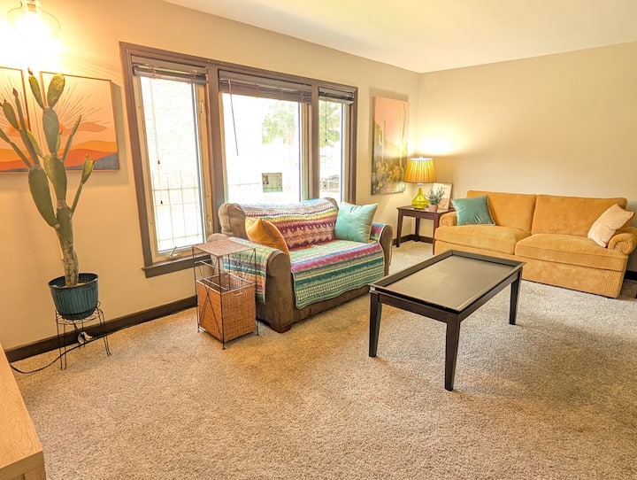 Cozy Desert Themed Apt - Riverdale - Chicago