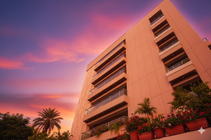 Gulberg Luxury Retreat W/ Pool, Gym & City Views - Lahore