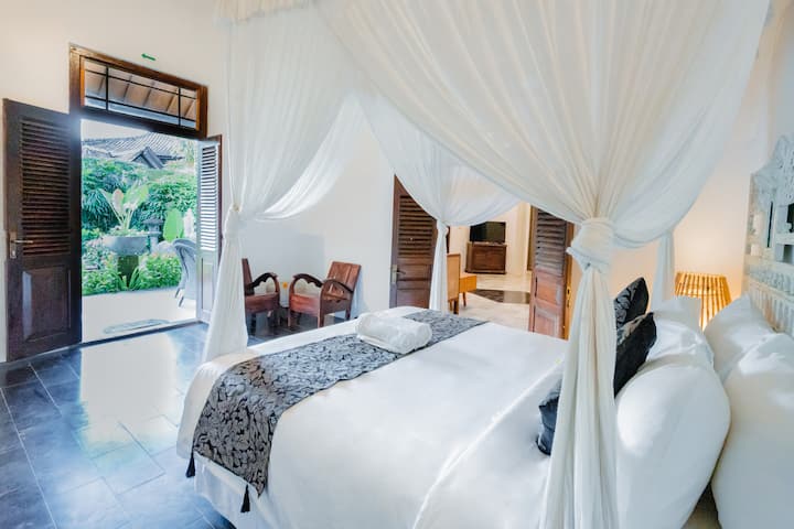 Spacious 5 Bedroom Villa  - Seminyak Area - Seminyak