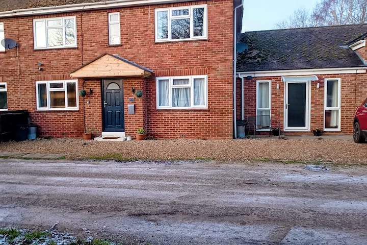 Combined  5/6 Bed House Ample Parking Dogs Welcome - Lincolnshire