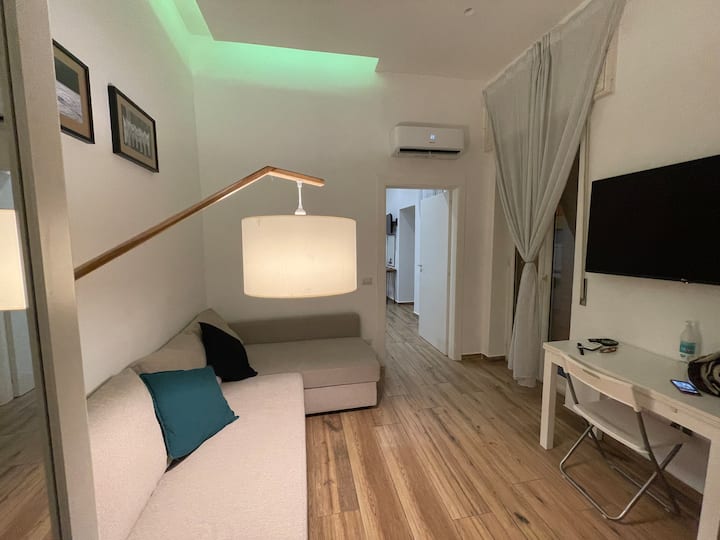 Mrs Colibrì, A Piazza Dante - Naples