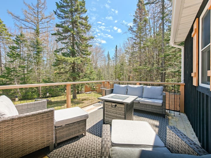 Forested Cabin W/ Fireplace Near Acadia - Maine