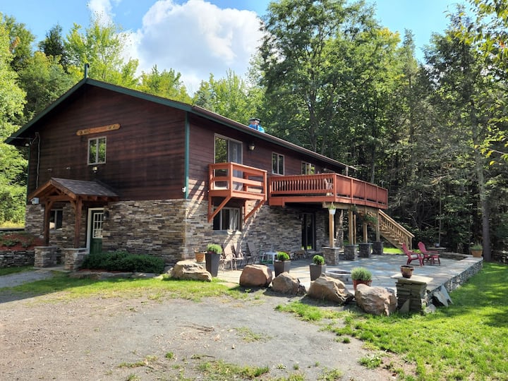 Cozy & Charming European Chalet With Sunset Views - Hunter, NY