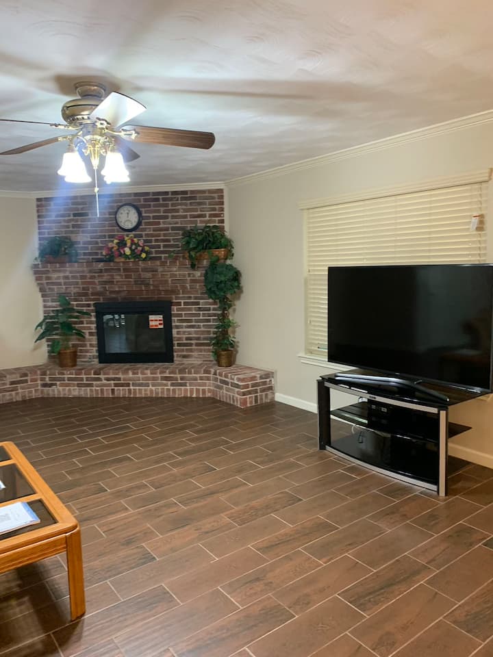 Spacious 4br/3ba Retreat Near Galveston, Houston - Texas City, TX
