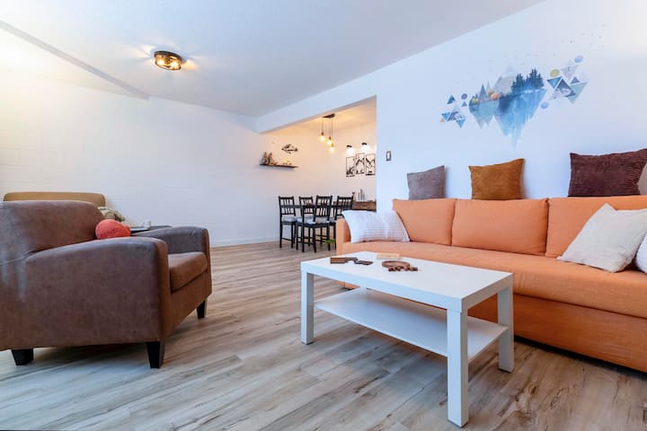 Cozy & Stylish Suite In Inner City - Calgary