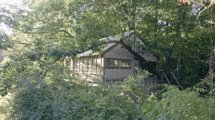 Secluded Magic Treehouse Escape - Hudson, NY