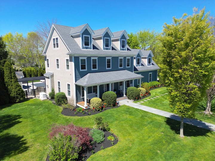 Holiday Getaway Near Newport & Coastal Golf - Newport, RI