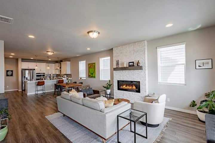 Spacious, Bright Sw Longmont Home Close To Boulder - Longmont, CO