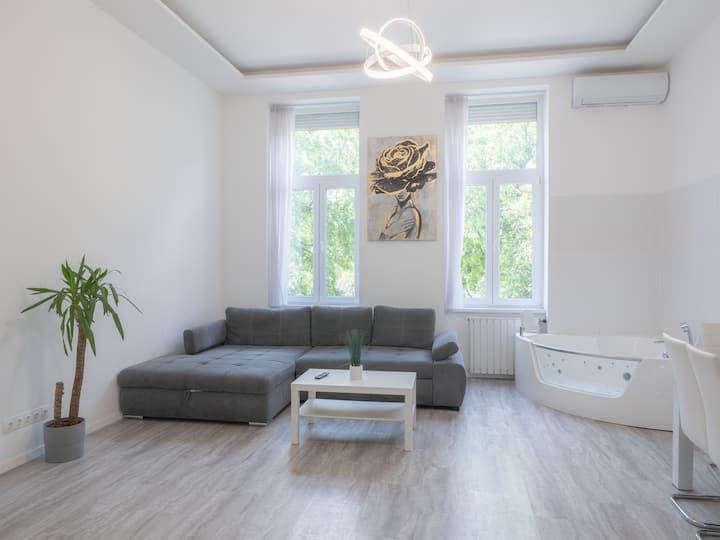 Luxury Apartment In The Central - Budapest