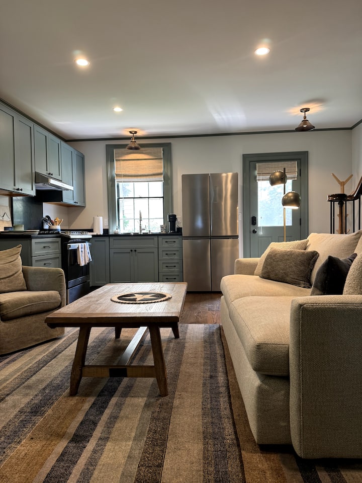 The Historic John Dewey Cottage, Pet Friendly! - Burlington, VT