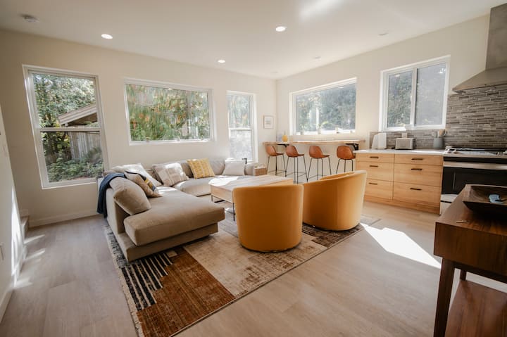 Modern Cozy Mt. Baker Cabin, Dog Friendly W/sauna - Glacier, WA