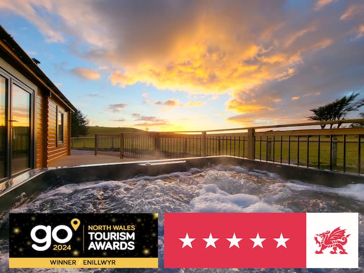 Luxury Log Cabin With Hot Tub, Log Burner & Views. - Wales
