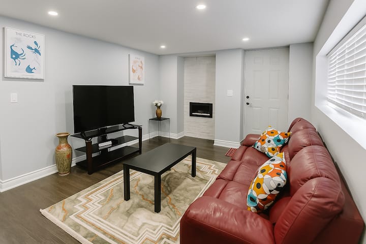 Cozy Bsmt W/ Private Entrance & Basketball Court! - 브램턴