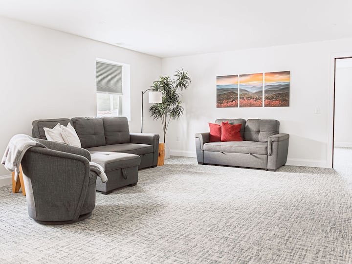 "Loft B On Court Street" - Modern Escape Near I-77 - Hillsville, VA