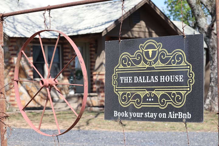 The Dallas House - Mena