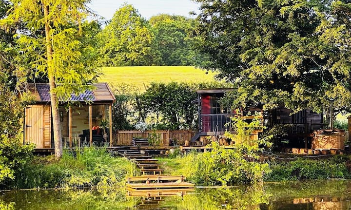 Secluded Lake Hut With Log-fired Hot Tub - Shropshire