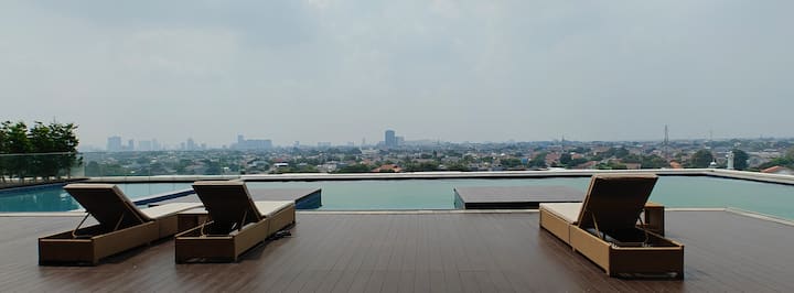 Studio Apt With Infinity Pool And An Android Tv - Yakarta
