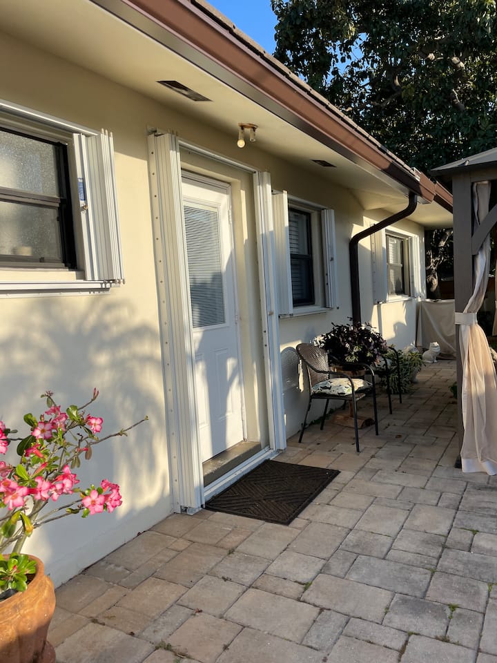 Papi's Little Apartment!!!! - Pompano Beach, FL