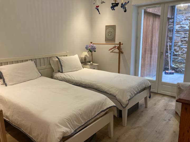 Beautiful, Light & Central Three Bedroom Apartment - Anglet