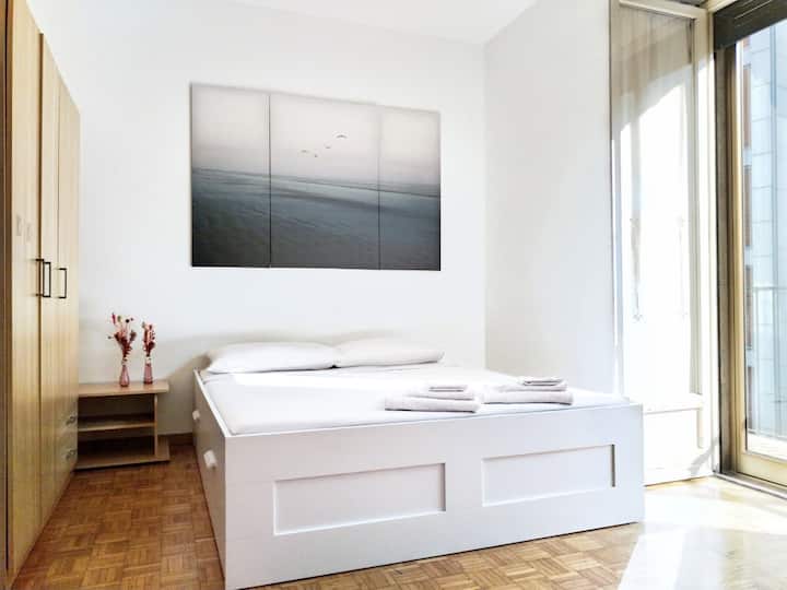Appartamento Luminoso: 3 Camere (2 Queen+1 Double) - Milan