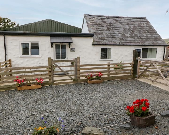 Y Beudy - The Old Cowshed On The Farm - Anglesey