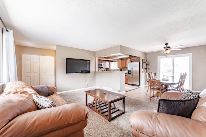 Central Home W/ Pikes Peak View - Colorado Springs, CO