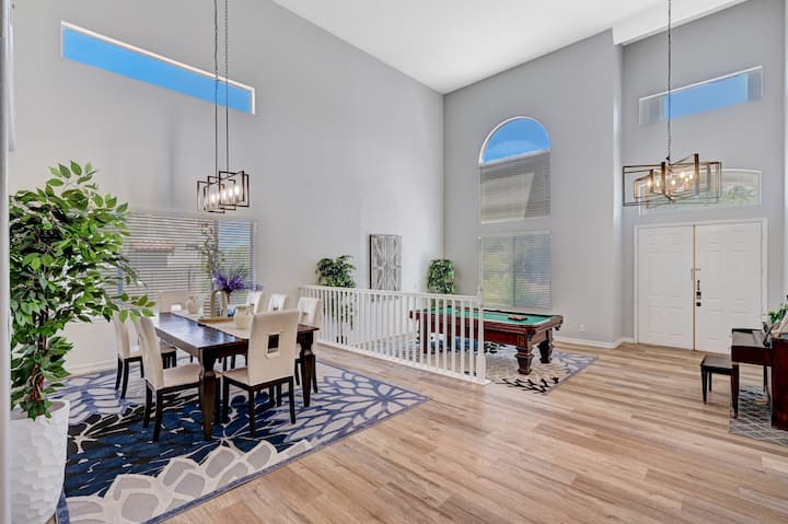 Luxury Villa  King Master/jacuzzi,piano, Pool Tbl - Las Vegas