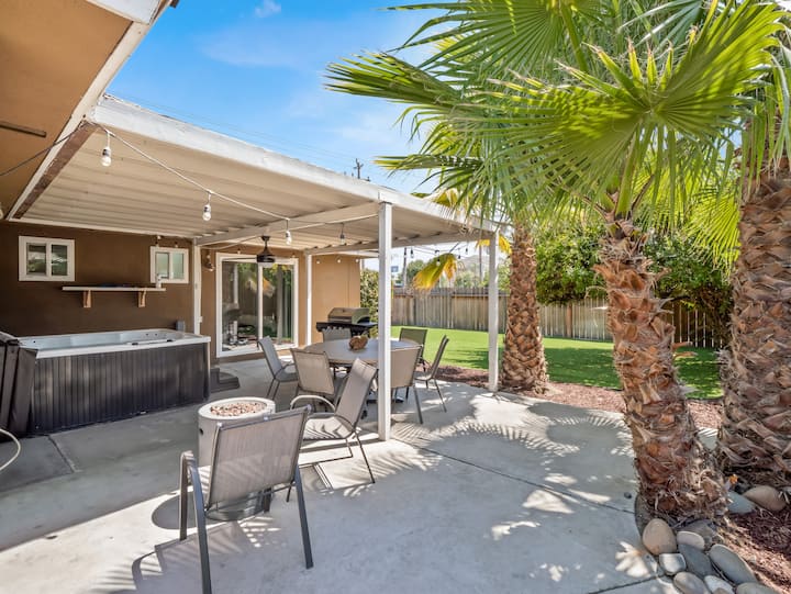 3 Bed | Hot Tub L Fire Pit | Bbq | Massage Chair - Fresno, CA