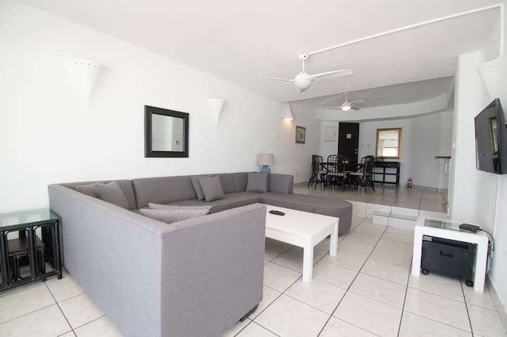 804 Bermudas Umhlanga Rocks Beachfront - Umhlanga