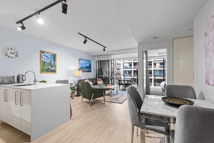 South Bank Living! ~ 1bed, 1bath, 1car, Balcony - Brisbane