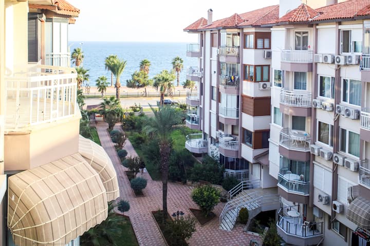 Cosy Beachfront Apt. - Antalya