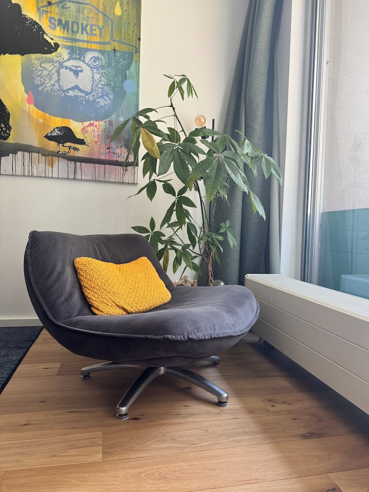 Family Apartment, Large Terrace & Free Parking - 