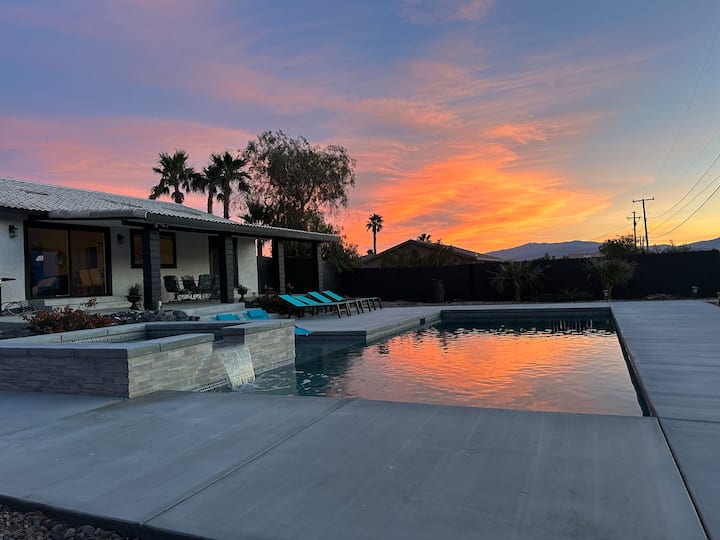 Desert Dunes Getaway, Pool, Spa & More - Palm Springs, CA