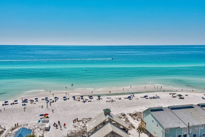 Coastal Beach Retreat | Pool, Gym & Balcony Views - Destin, FL