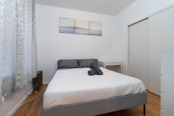 Ues Furnished 2br Near Mount Sinai - New York City