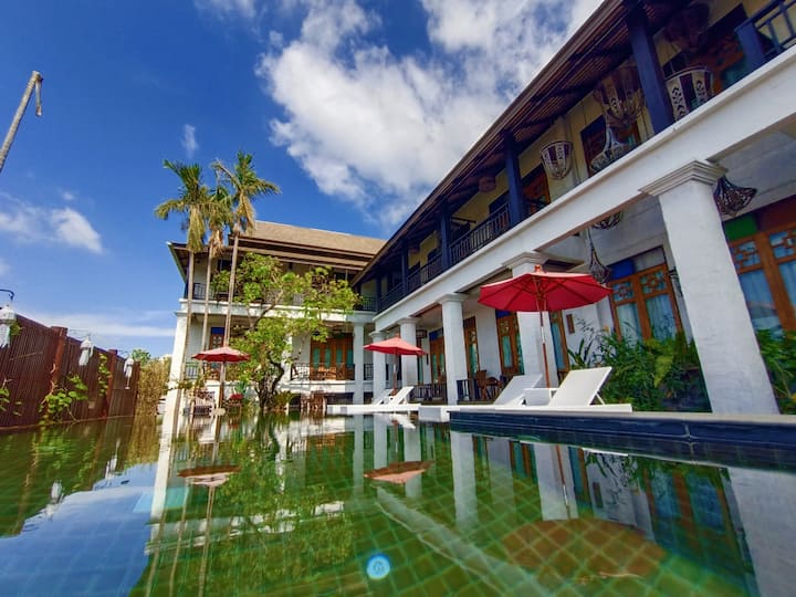 Extra Large Luxury Pool Front Room With Bathtub - Chiang Mai