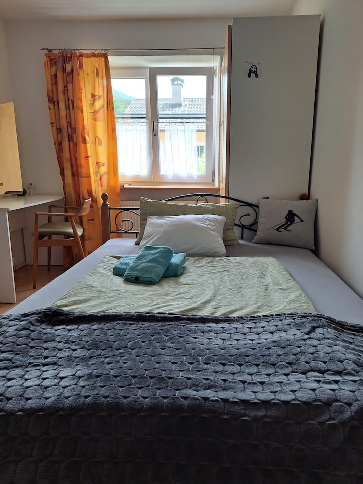 Zimmer Mit Gartenblick Und Tollem Spiegel - Bad Reichenhall