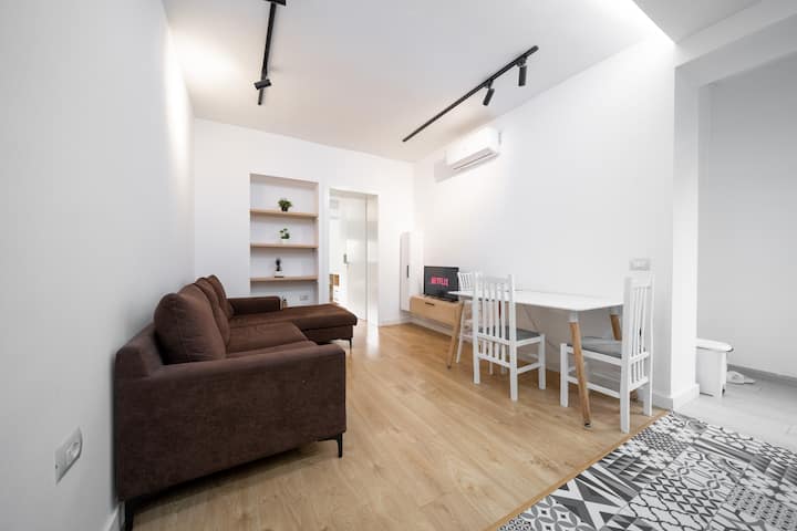 Modern Comfortable Apartment At Ring Center - Tirana