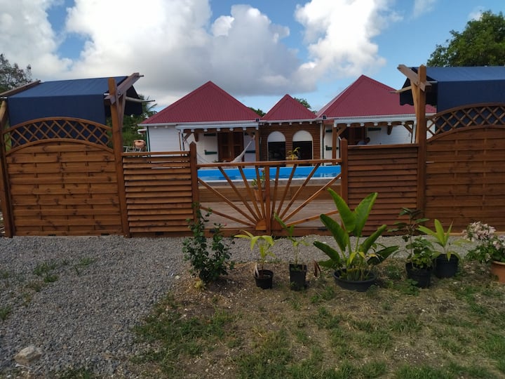 Résidence Aïchi
 Lodge "Tiaré"(2 Adultes) - Marie-Galante