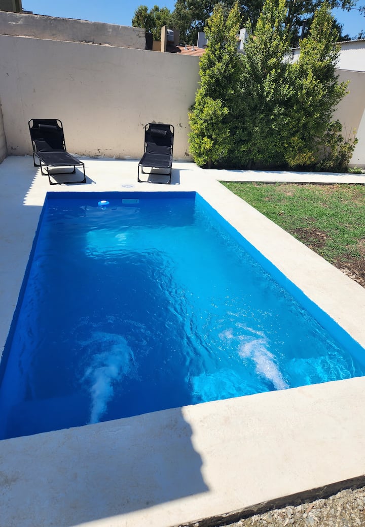 Chalet Con Parque Quincho Y Pileta Buena Ubicación - Tandil