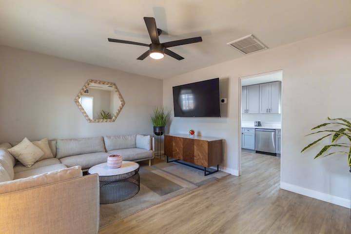 Chandler House, 2br 1.5ba, Ac And Large Yard. - Chandler Center for the Arts
