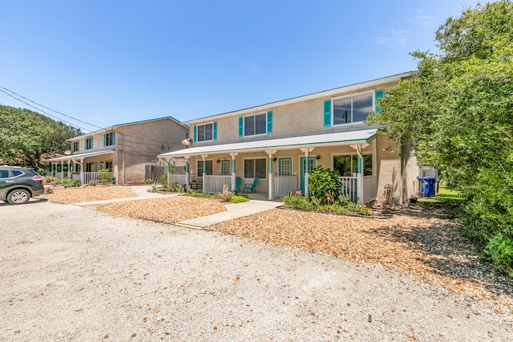 Modern Townhouse, Pet & Kid Friendly, Beach Access - Crescent Beach, FL