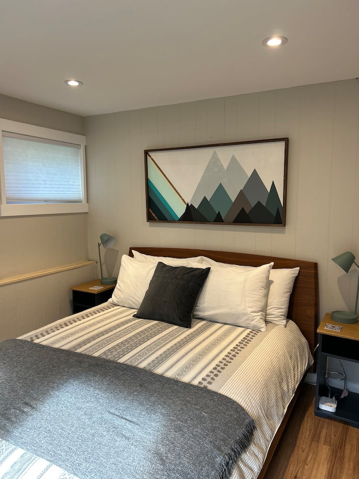 Private Space, Blocks From The Ocean & Cook St - Saanich